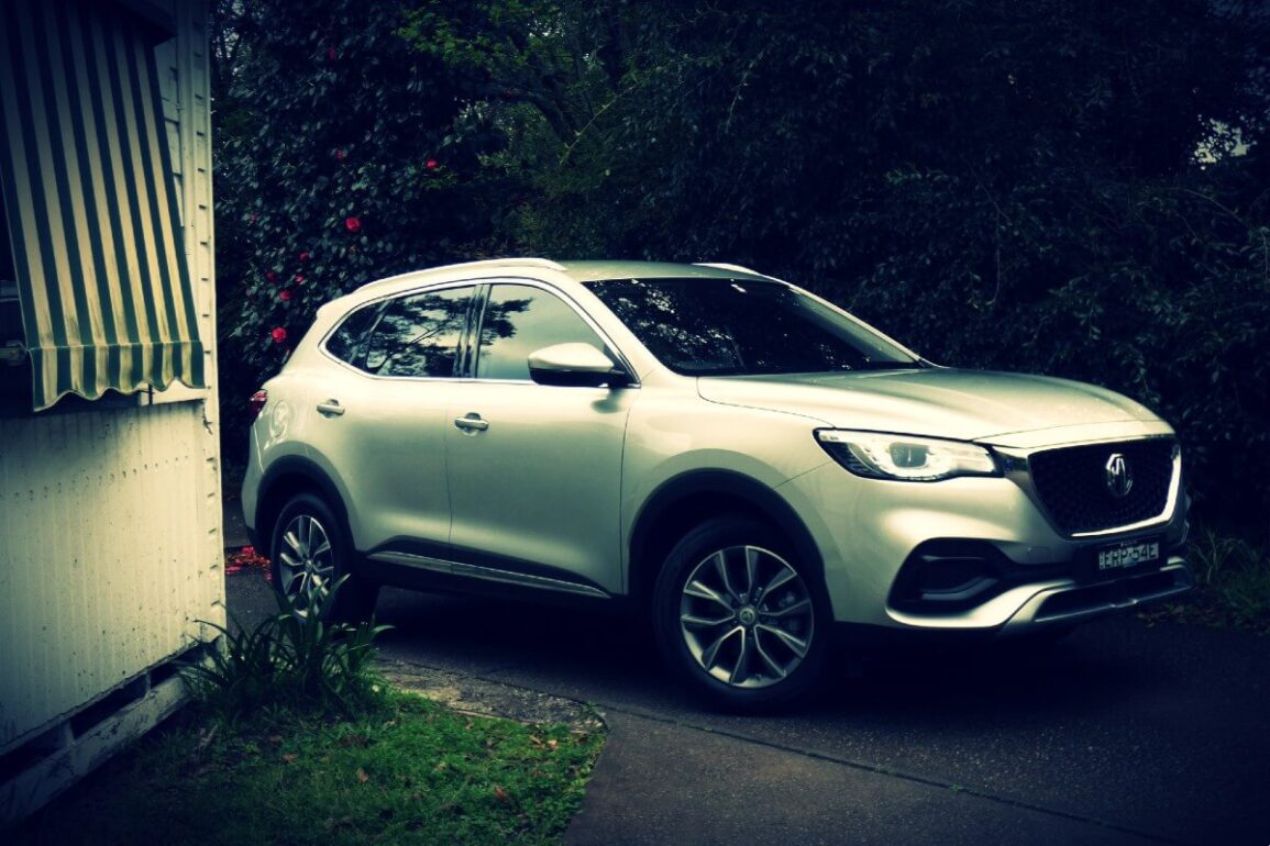 MG HS +EV: Plug and pay | cars4starters