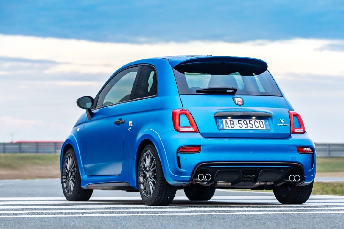 Abarth 595 Competizione: The real deal | cars4starters