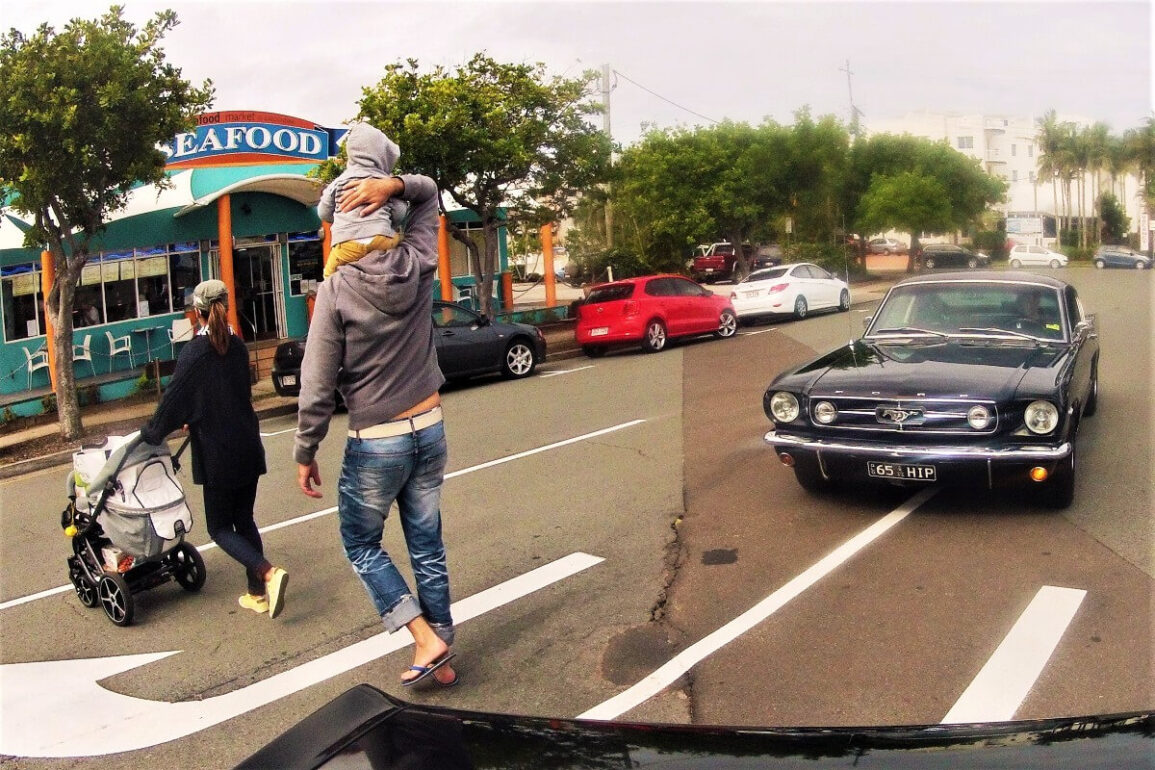 BG ‘ponies up’ in magnificent black Mustang | cars4starters