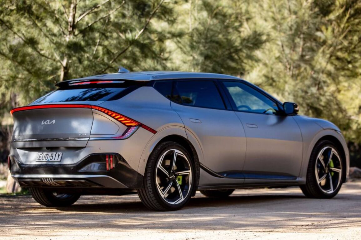 Kia EV6 GT: The grand master of flash | cars4starters