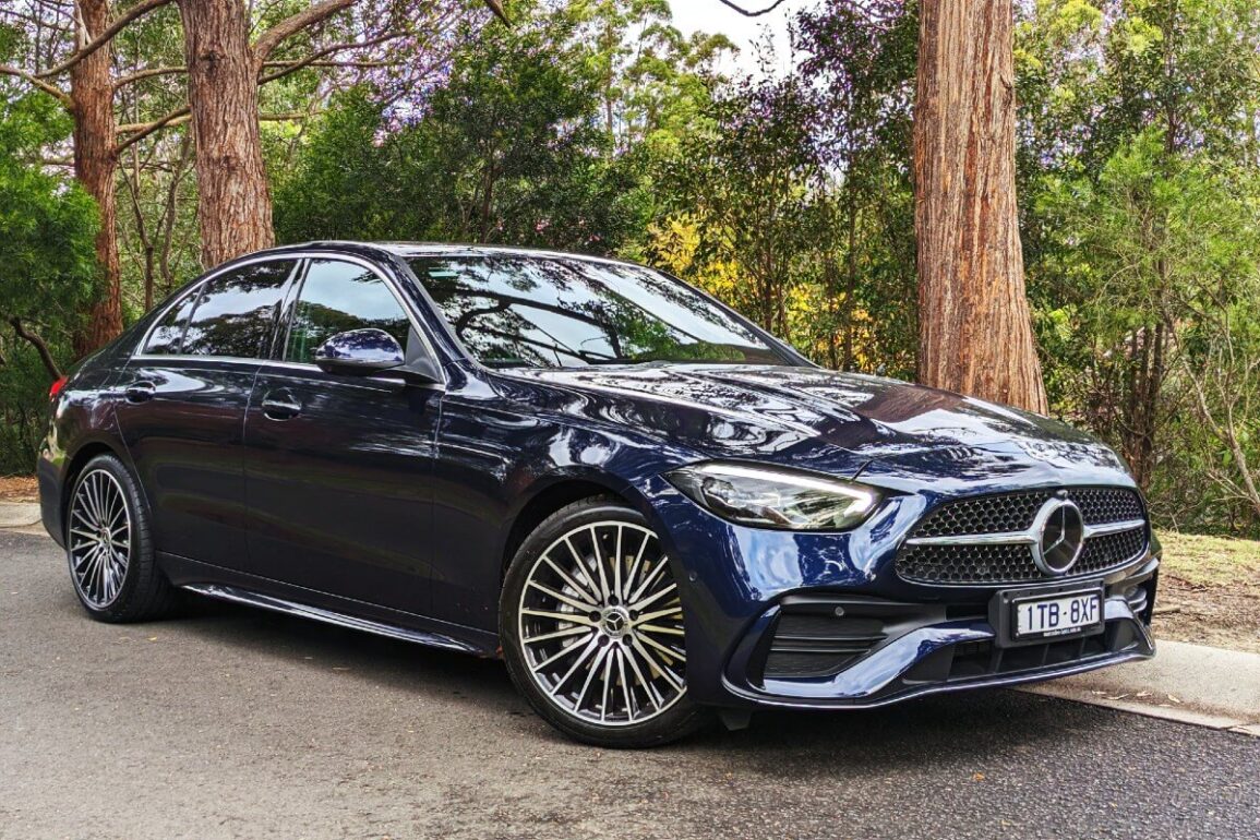 Mercedes-Benz C 300: Worth a look-C | cars4starters