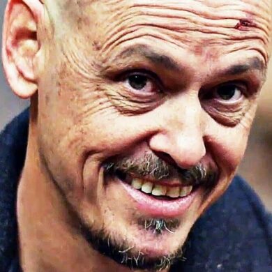 Mr Inbetween: Ray makes people disappear | cars4starters