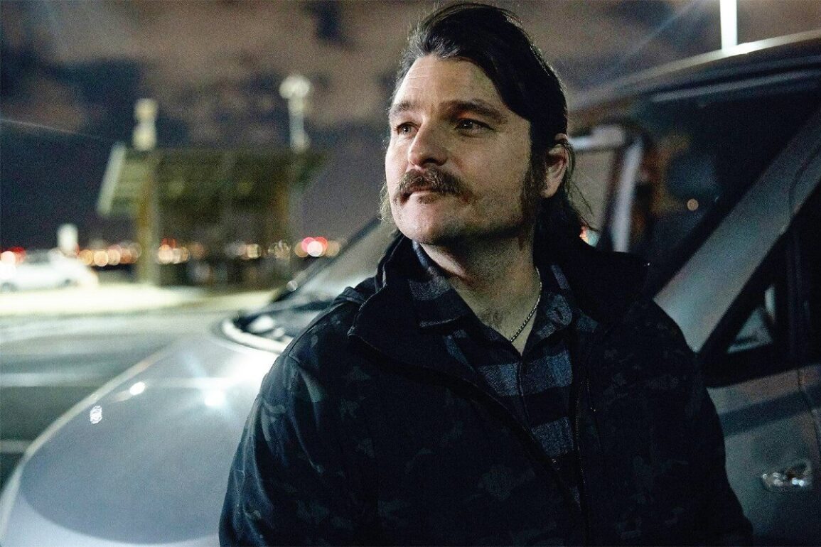 Mr Inbetween: Ray makes people disappear | cars4starters