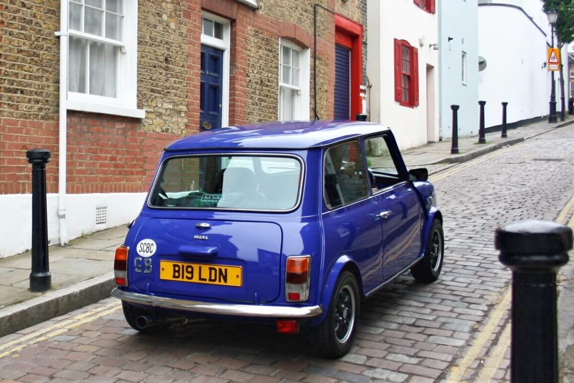 London by Night (in a Mini) | cars4starters