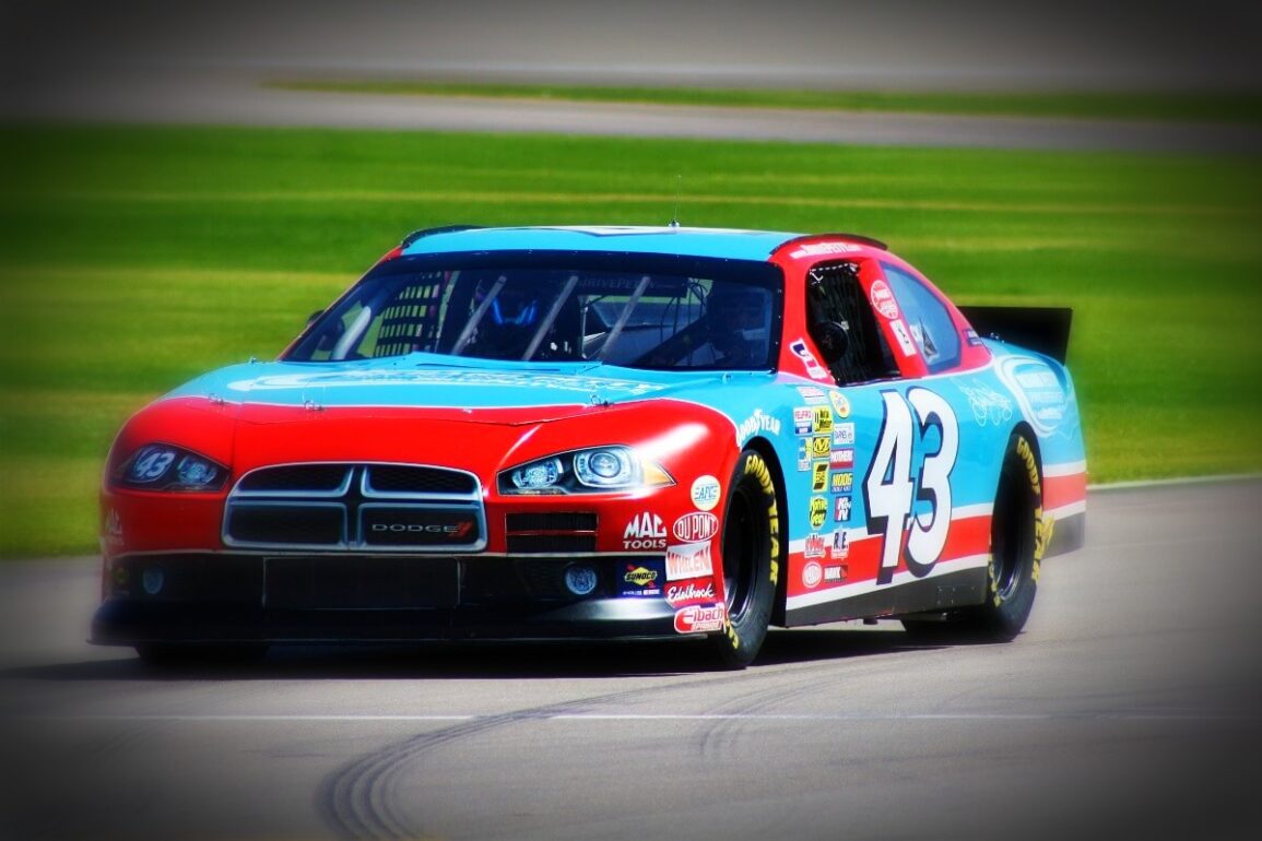 Pretty Petty – My Days of NASCAR Thunder | cars4starters