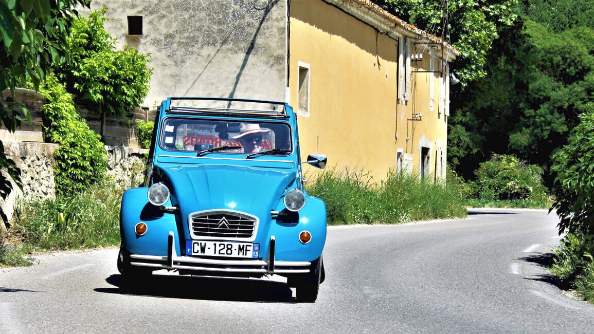 France and the iconic Citroen 2CV | cars4starters