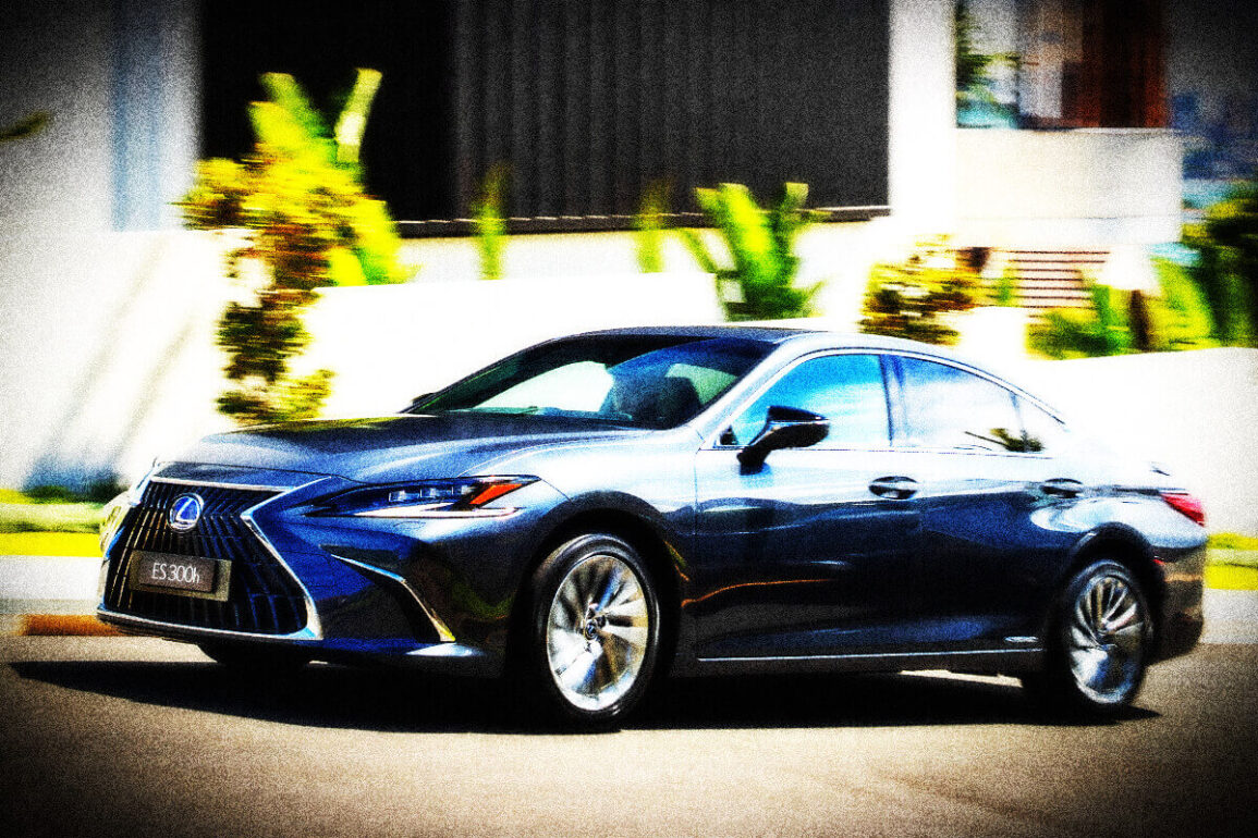 Lexus ES300h: Fine and climate friendly | cars4starters