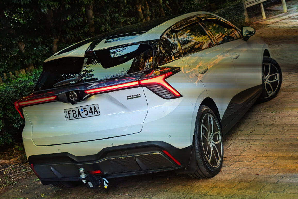 MG4 64 Essence: The ‘4’ with more | cars4starters