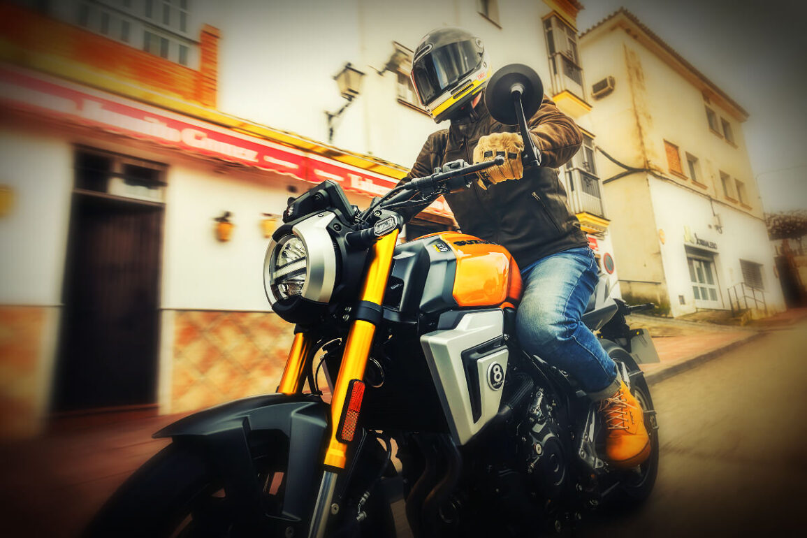 Retro Suzukis channel iconic bikes from past | cars4starters