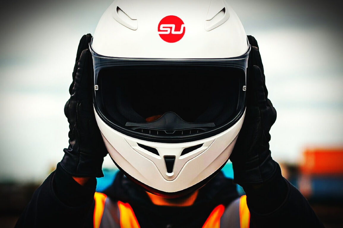 Hi-viz mandatory for motorcycle riders | cars4starters