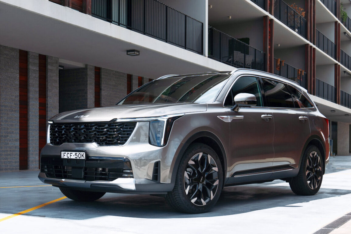 Kia Sorento: Hybrid does the heavy lifting | cars4starters