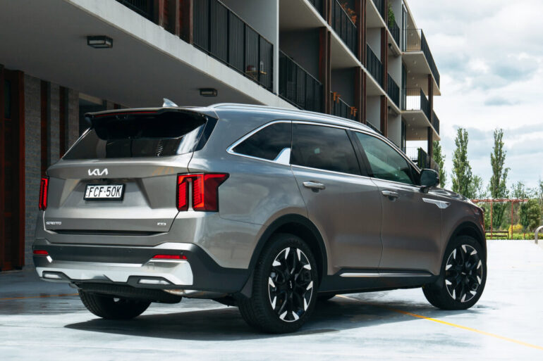 Kia Sorento: Hybrid does the heavy lifting | cars4starters