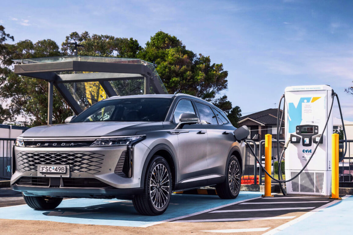Omoda 9 Super Hybrid: The best yet? | cars4starters
